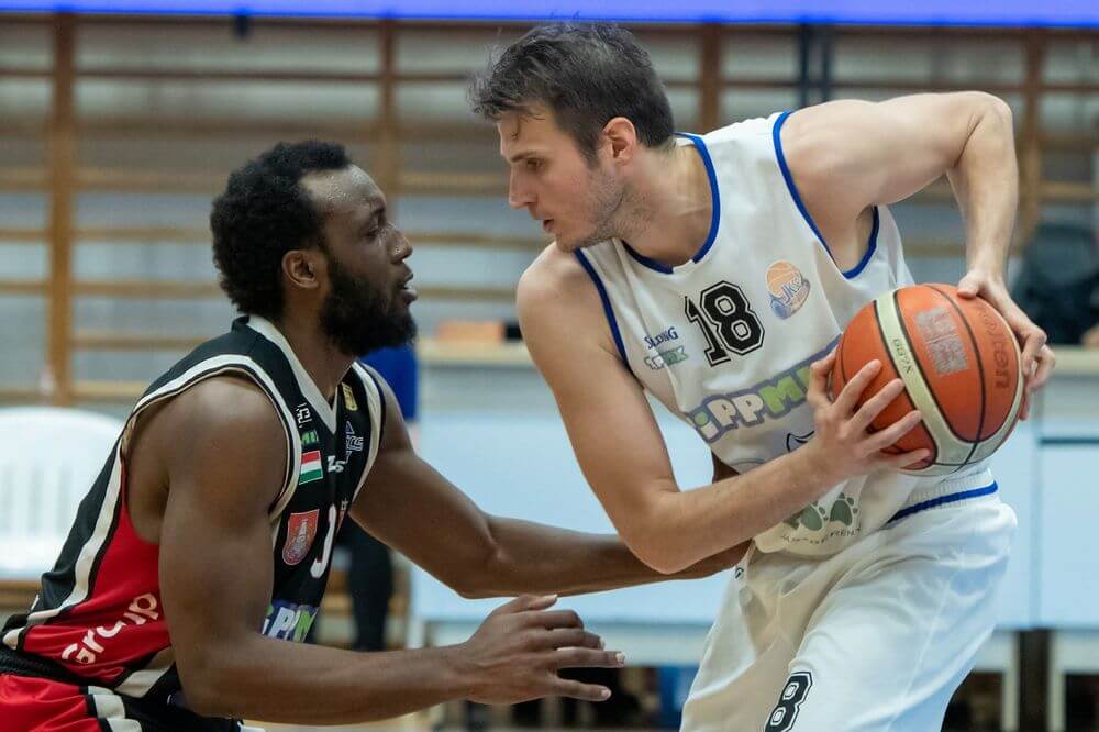 Tartalékosan is megszorongattuk a listavezetőt - jkse.hu